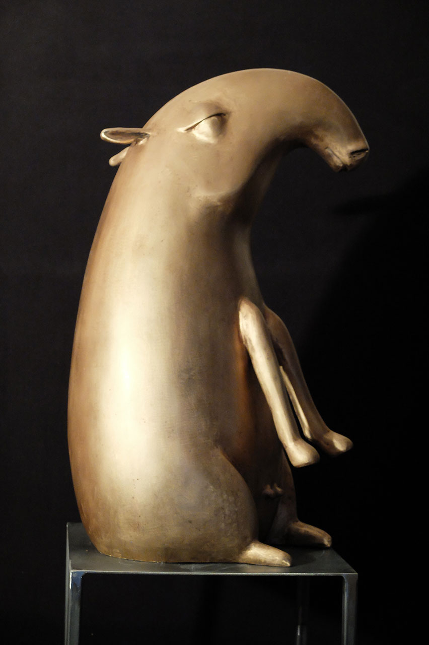 Golden Tapir Girl · Galerie an der Pinakothek der Moderne / Barbara Ruetz